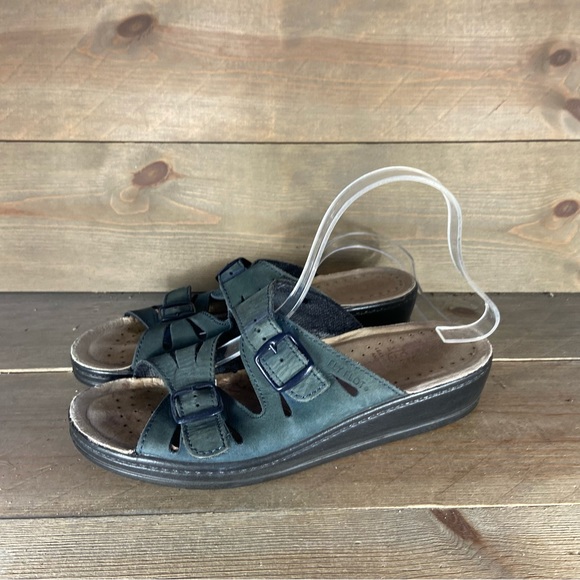 Fly Flot | Shoes | Fly Flot Womens Size 4 Shoes Black Leather Slip On ...